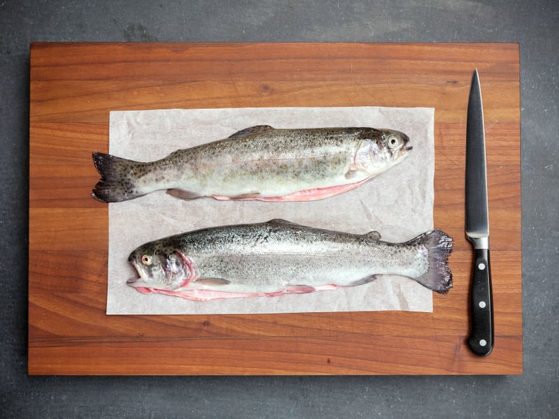 Gebratenen Fisch filetieren | Migusto